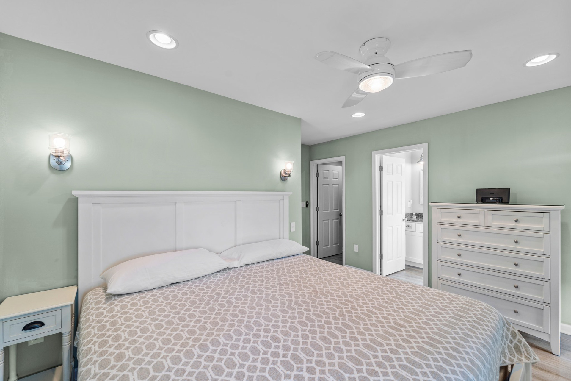 Bunky's Den - #1020 | Surf or Sound